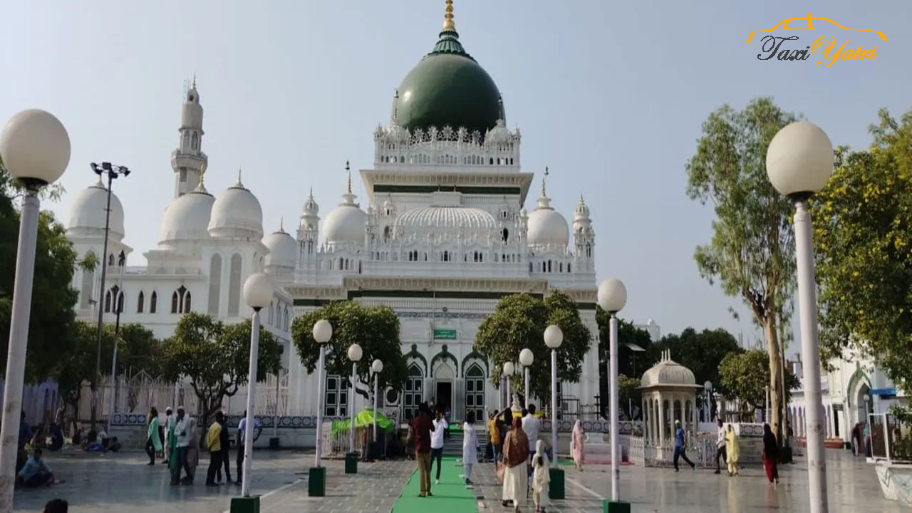Best tourist places near Lucknow with 200 km to visit with TaxiYatri